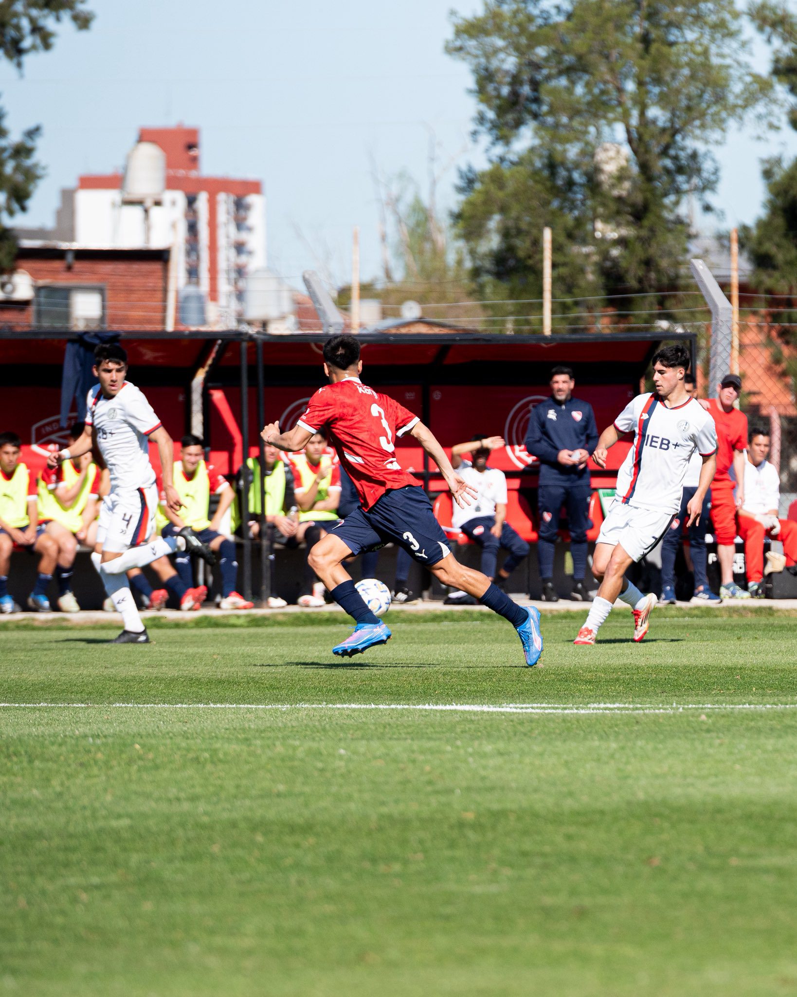 DIVISIÓN RESERVA: UNA DERROTA INSÓLITA ANTE INDEPENDIENTE – Semillero Azulgrana